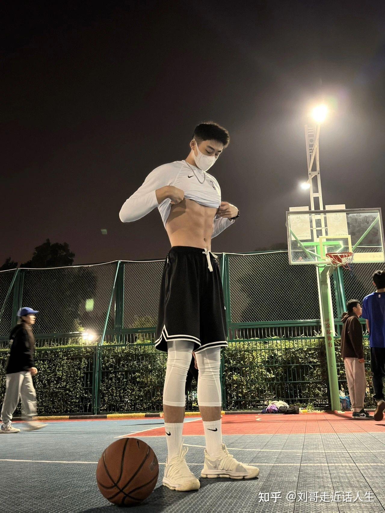 1米88的篮球体育生,腹肌诱人臀围也太大了 知乎
