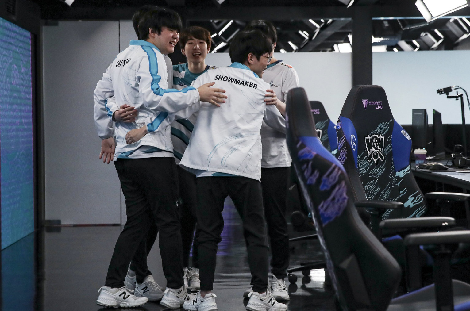 S10冠军DWG：心有凌云志，浩荡赴前程 - 知乎