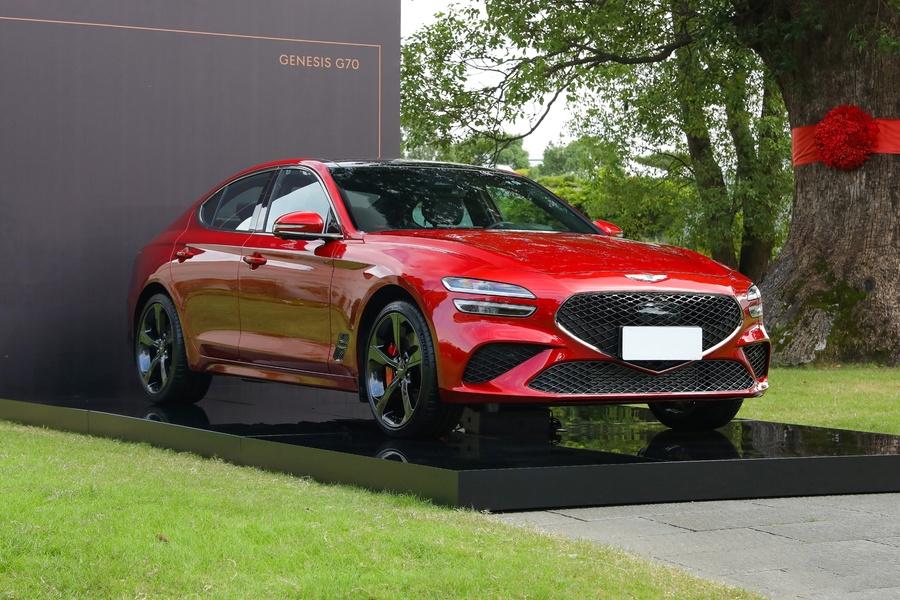 “小宾利”正式上市，配2.0T+8AT，24.98万起，比宝马3系更运动 - 知乎