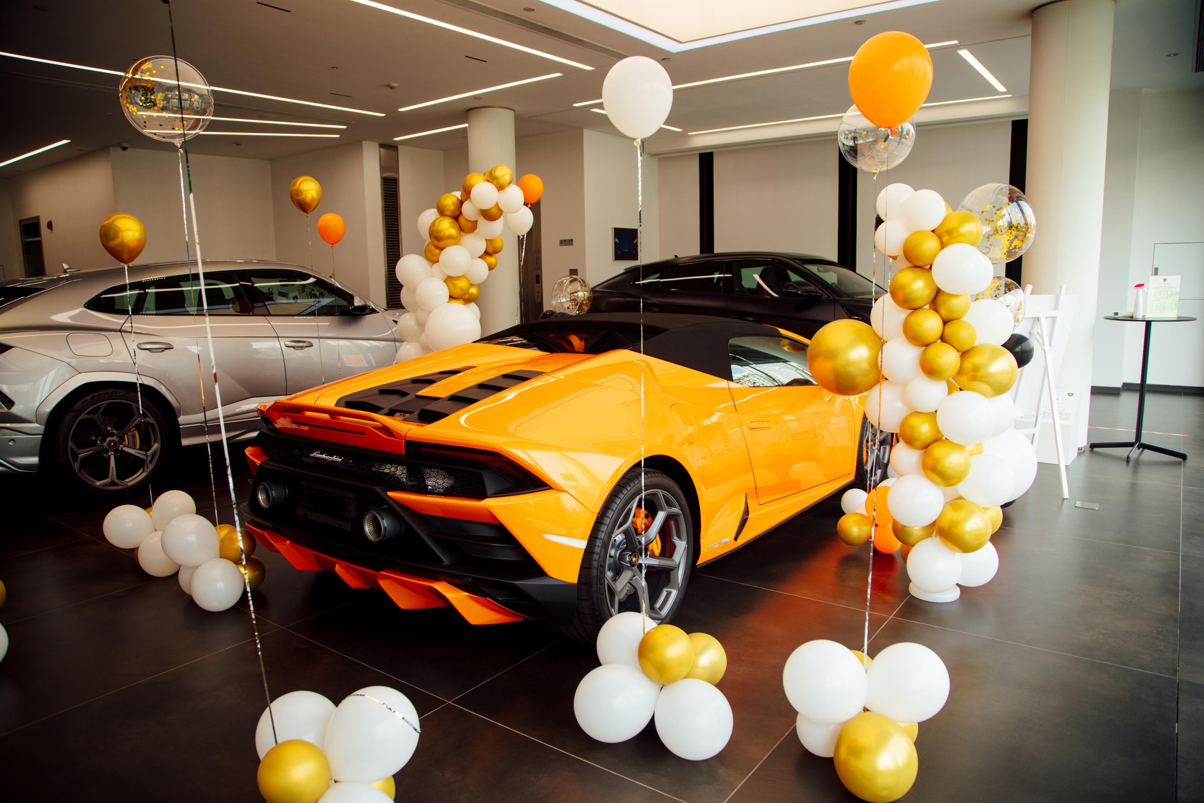 兰博基尼也降价了，350多万收获一台敞篷小牛，去年只能买到硬顶 - 知乎