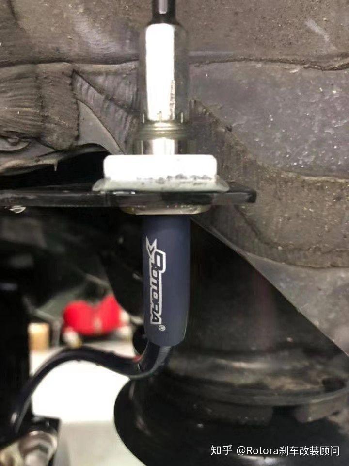 丰田埃尔法GGH30改装Rotora刹车の案例 - 知乎