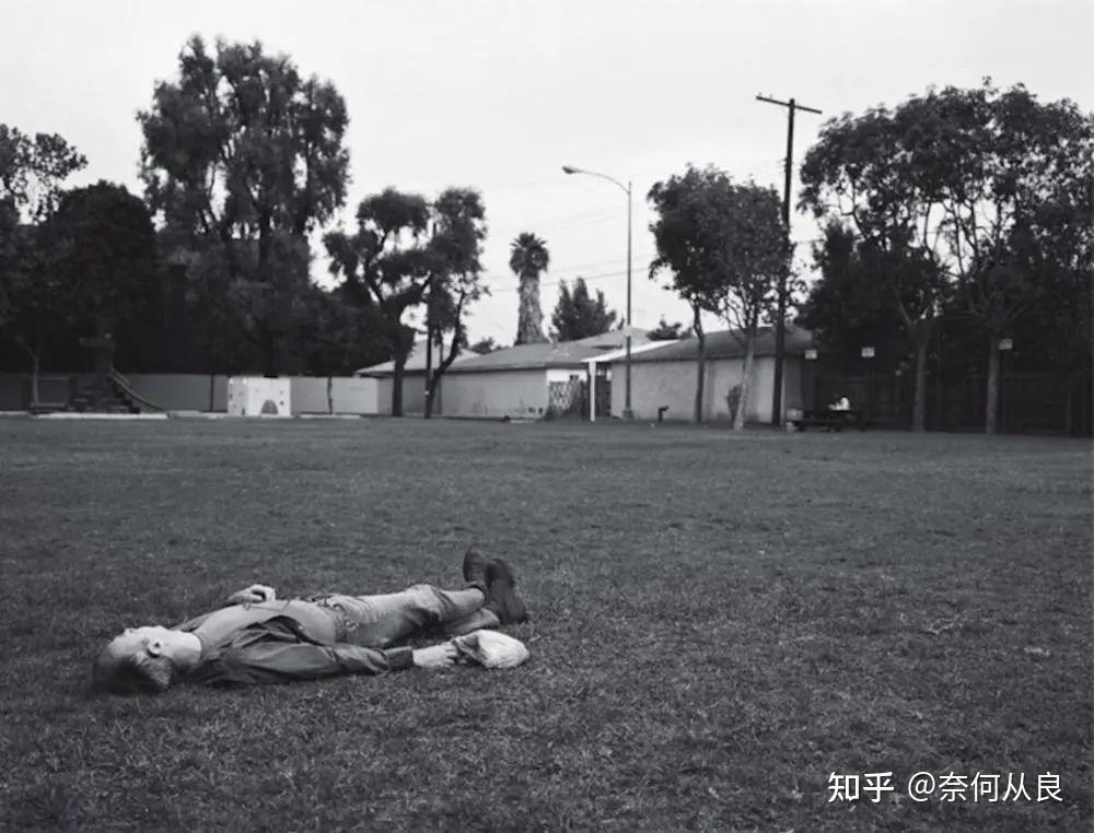 是摆拍也是真实【摄影师杰夫沃尔（Jeff Wall）介绍】 - 知乎