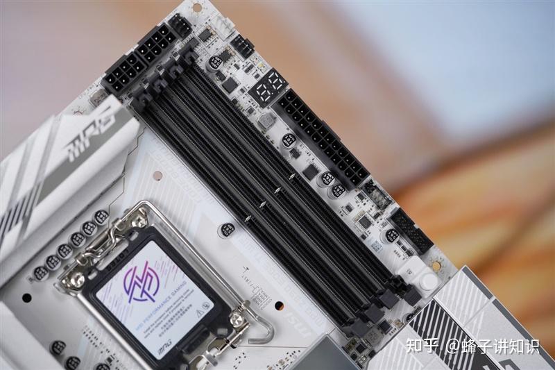 微星MPG Z890 EDGE TI WIFI刀锋钛主板评测：全白高颜值，一键提升10%带宽、降低10%延迟