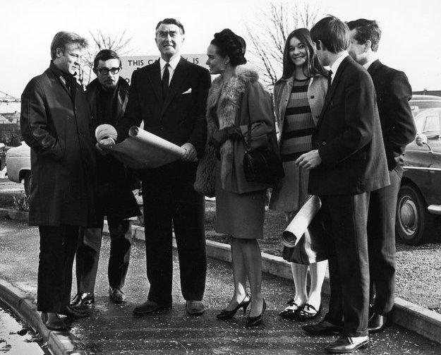 要买身份请到西兰公国，只花24.99英镑 - 知乎