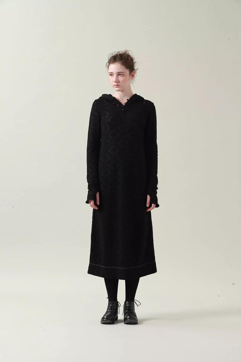 RENLI SU | 将历史与材质重构的独立女设计师 - 知乎