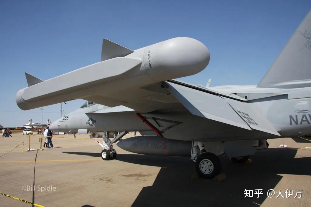 世界唯二！中国空军歼-16D电子战机正式亮相，堪称今年珠海航展首个“意外之喜”！ - 知乎