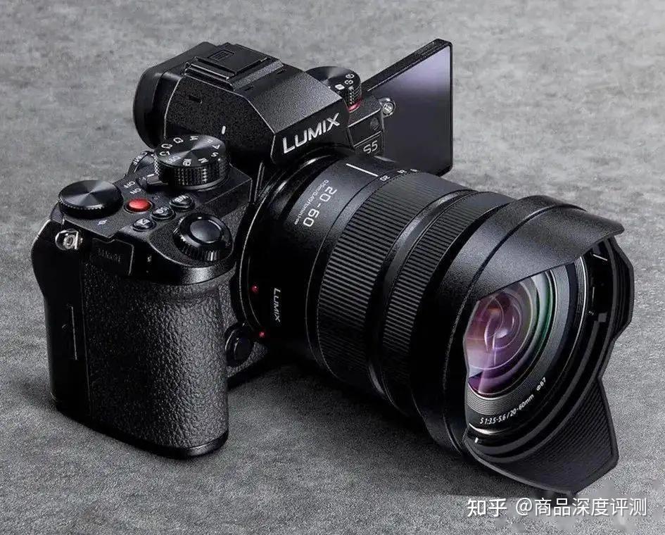 价格都差不多：松下s5 、索尼6400 和尼康zfc 之间如何选择?