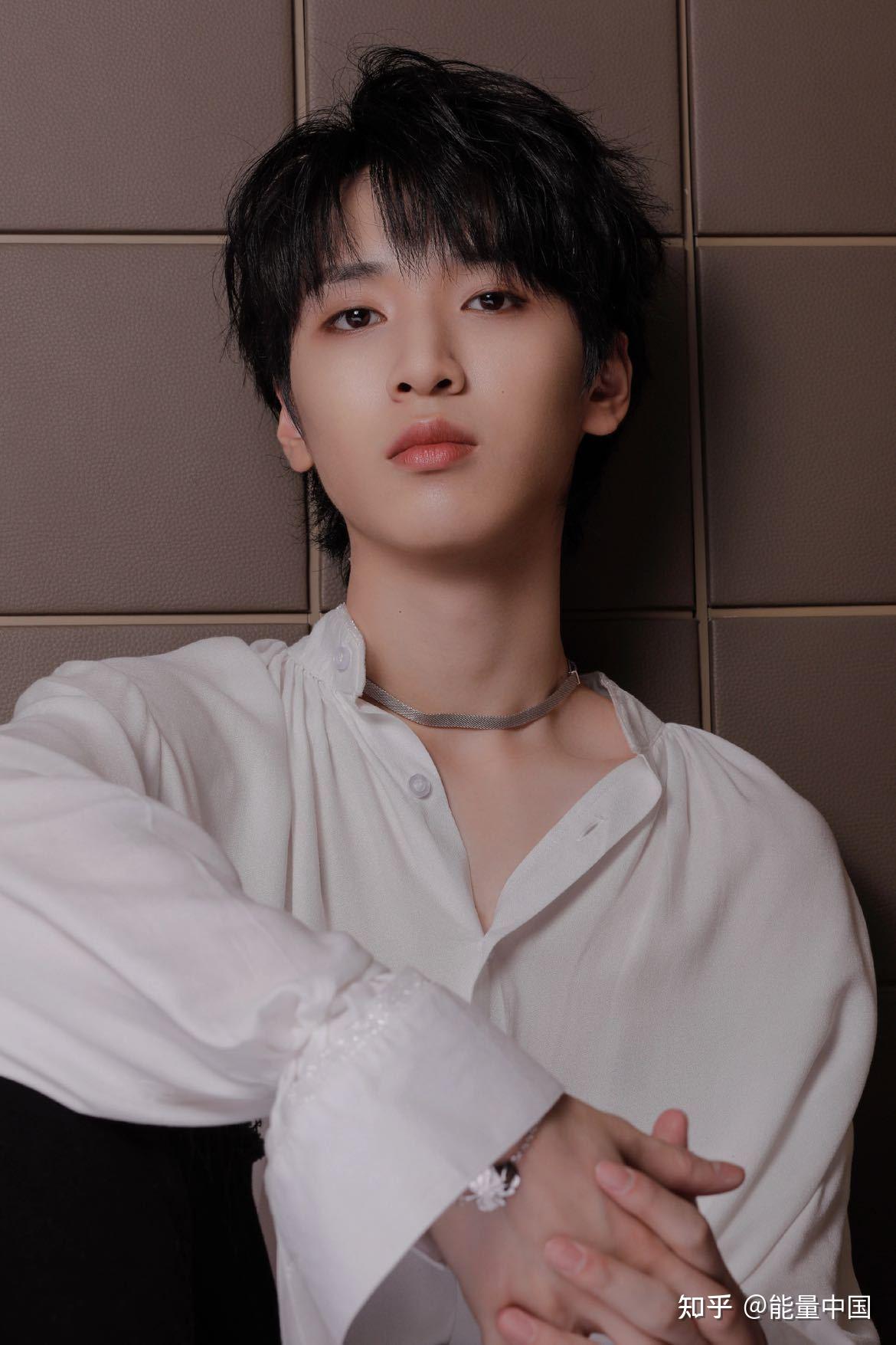 能量偶像人物志：路要朝前走，人往未来看——严浩翔 - 知乎