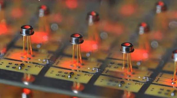 VCSEL激光器的国内外进展概述 - 知乎