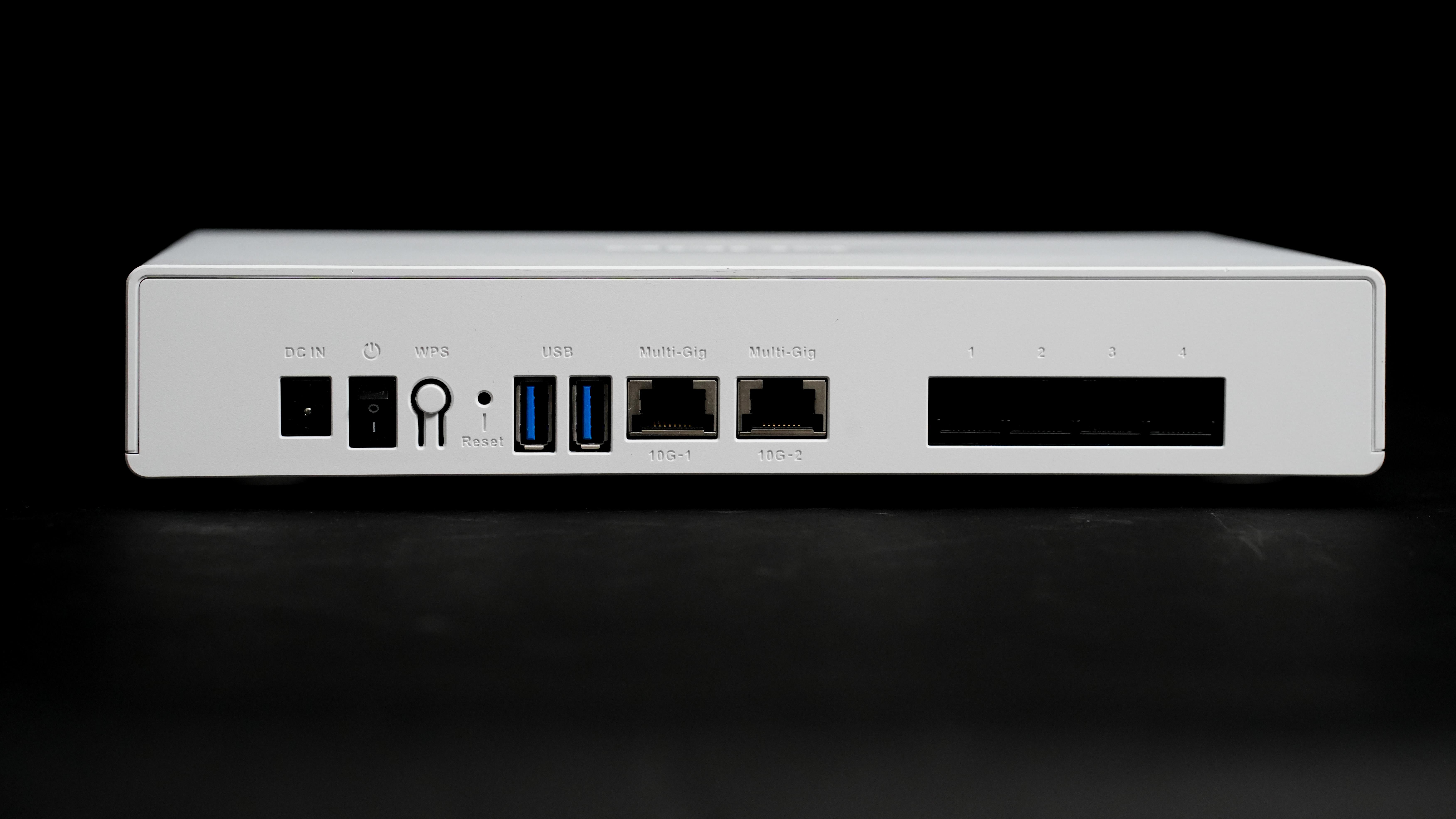 分享几个冷门顶级路由，威联通QHora系列丨支持万兆、WiFi6、OpenWrt功能 - 知乎