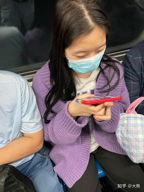 地铁上的道德绑架 知乎