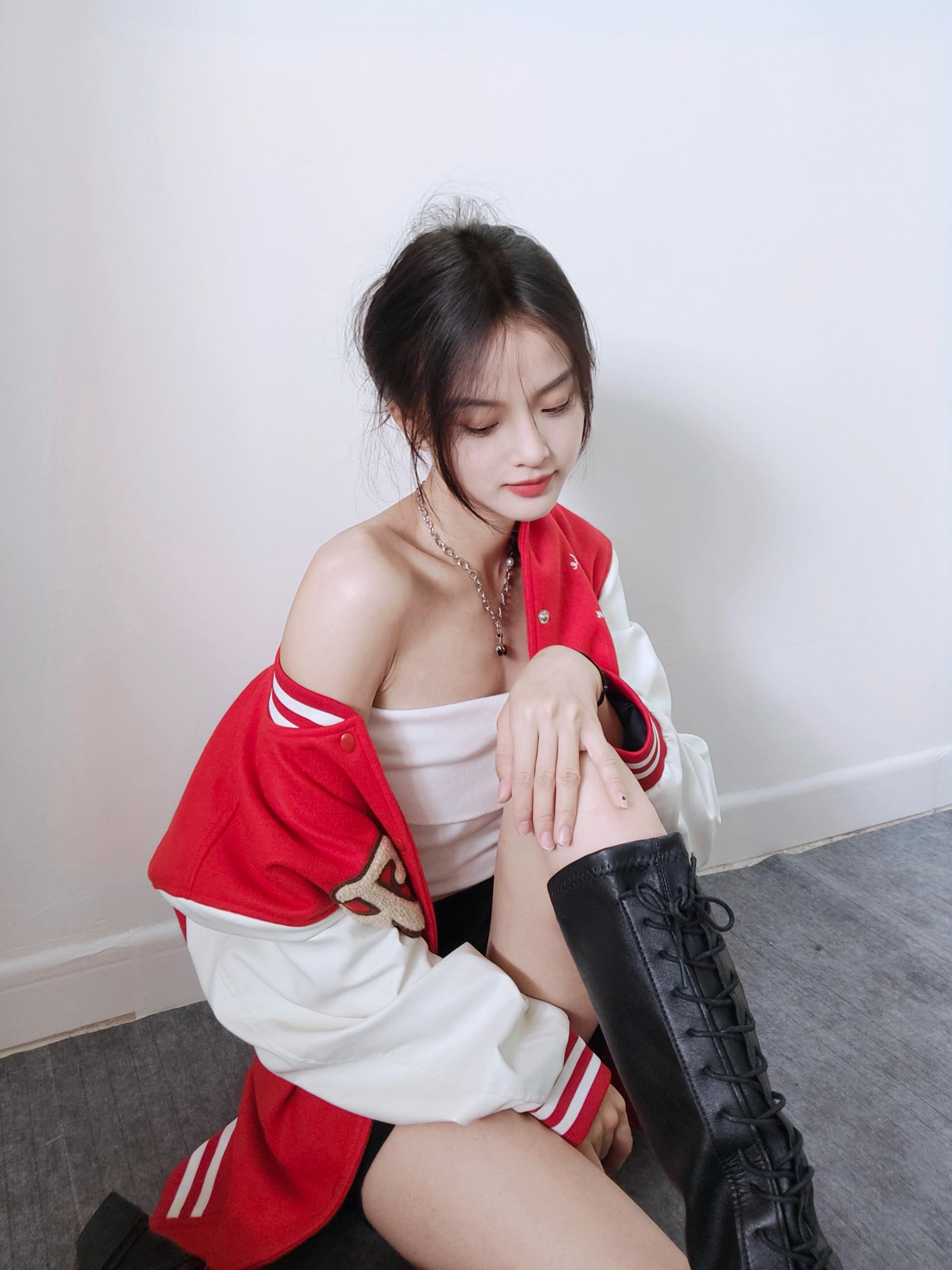 显白神器|红色棒球服-GUKUUL - 知乎