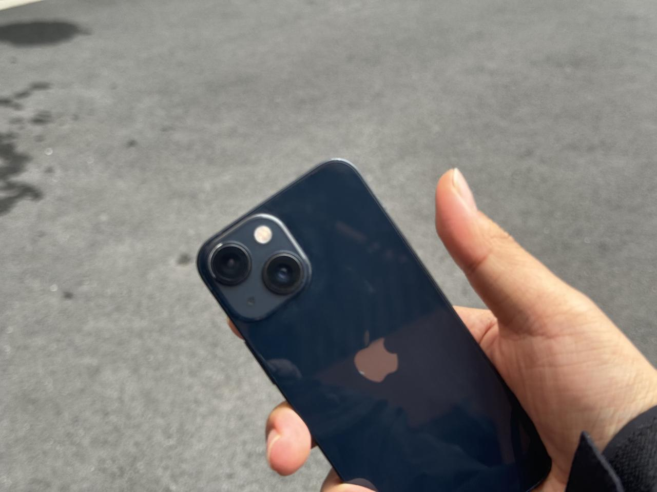 小屏机最强对比 | 谁才是手感最好的iPhone？小屏的同时还能兼顾续航吗？iPhone SE&iPhone 13 mini对比实测 - 知乎