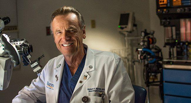 术后全体医护人员与患者夹道欢送：巴洛神经外科研究所Spetzler主席 - 知乎