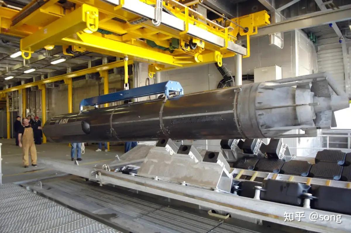 蛇头(Snakehead AUV)将成为美国核潜艇可以部署的最大自主水下航行器-蛇头被设计成适合现有的干甲板掩体，这些掩体连接到海军潜艇的背部，通常由海豹突击队使用。 - 知乎