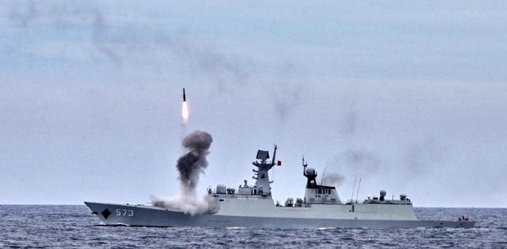 长147米、宽18米、排水量6000吨！中国新一代护卫舰054B终于现身！ - 知乎