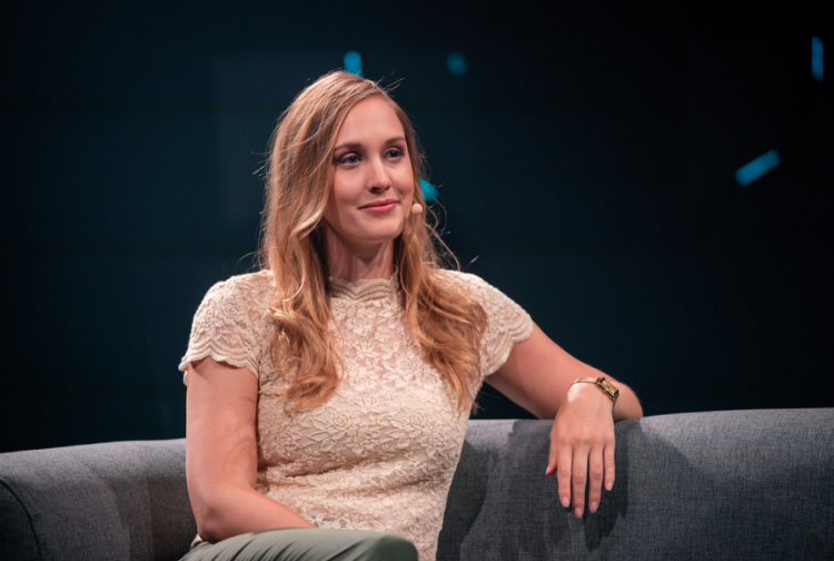 [撸圈佳人]第一期：LEC牌面女主持Sjokz，才貌双全 - 知乎