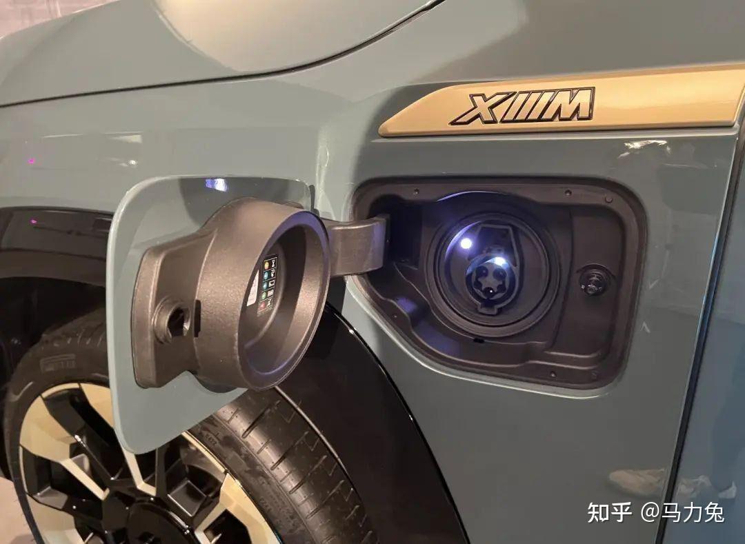 预售价超200万元，搭载4.4T大V8发动机，宝马全新XM实车曝光 - 知乎