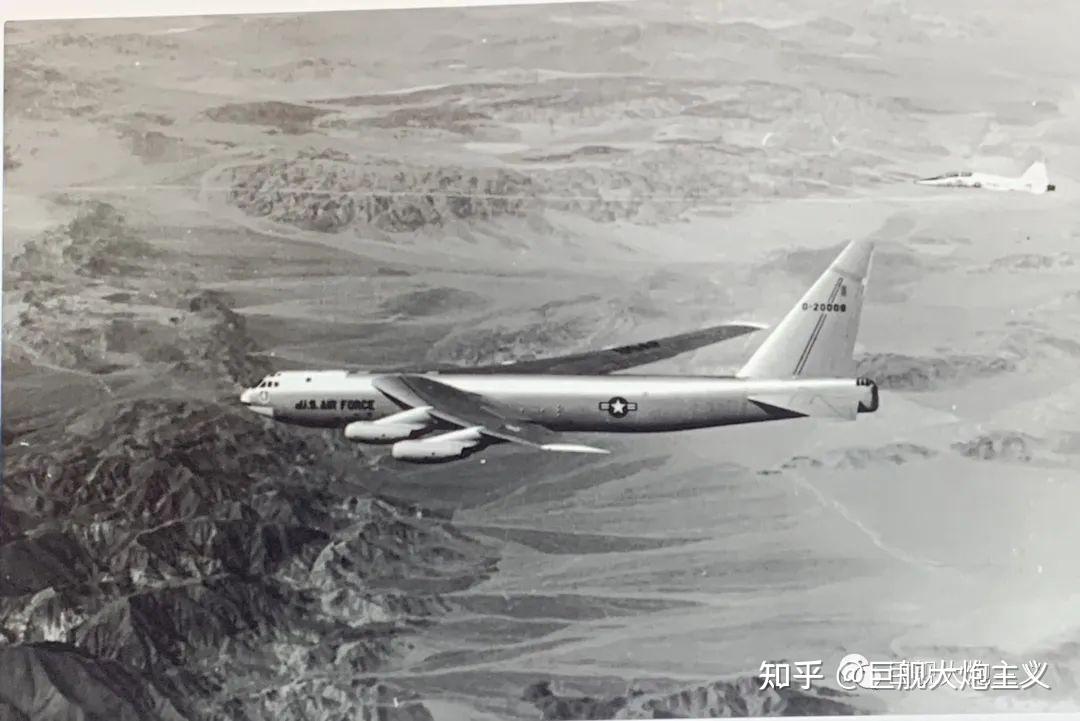 美国战略空军老劳模B-52轰炸机家族全解 - 知乎