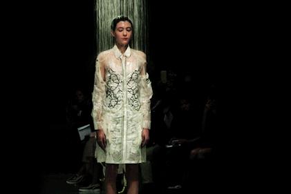 Hussein Chalayan | 20年前的未来服装 - 知乎