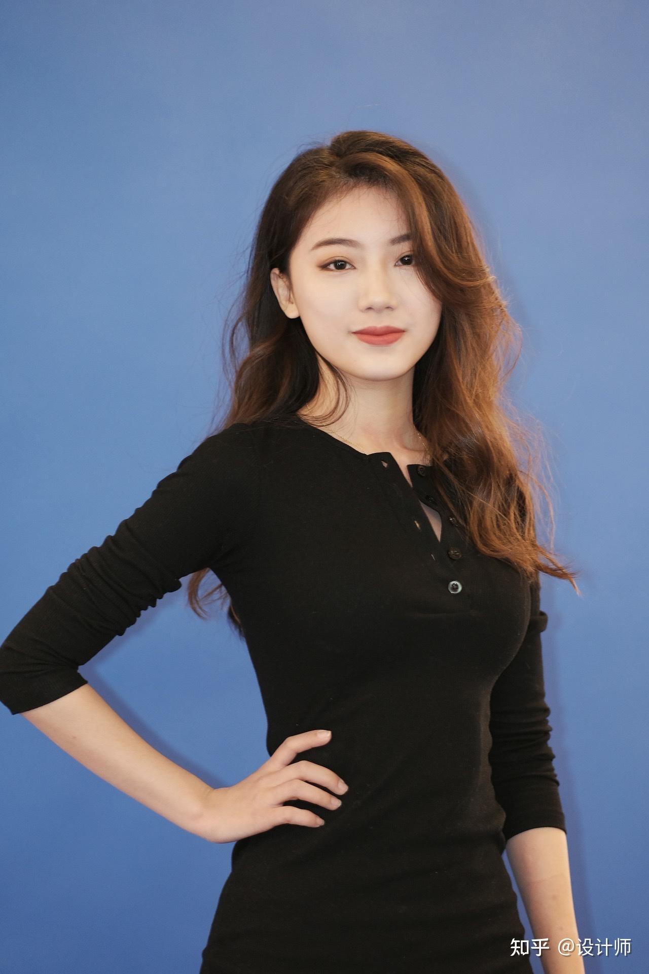 半身照拍照姿势图鉴，8个简约易学的姿势，拍照气质又上镜 - 知乎