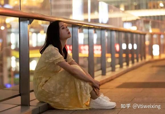一个人最好的生活状态,往事不回头,余生不将就,昂首阔步向前走 知乎