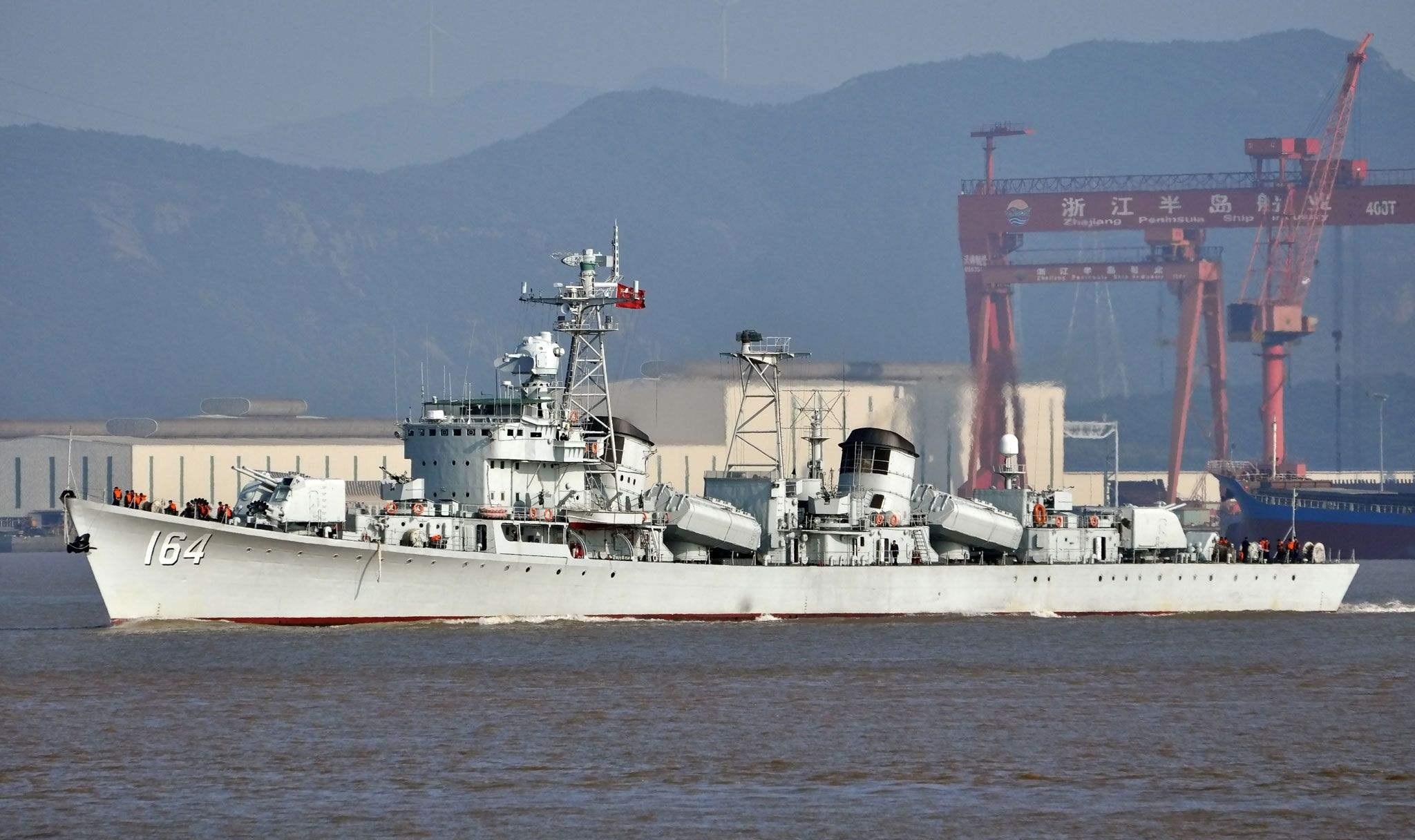 请问怎样从外观区分052C/D 054A 055和056？ - 知乎