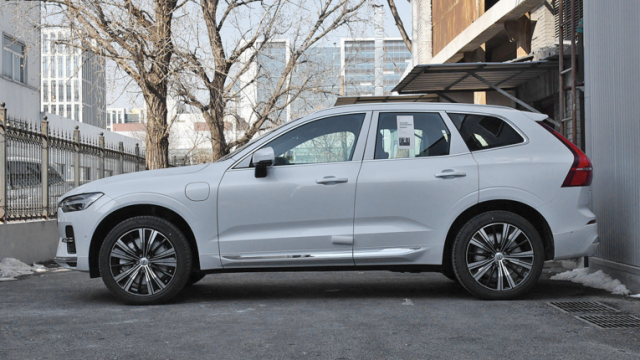 新款沃尔沃XC60 T8：纯电续航有64公里，养车每月要花2200元 - 知乎