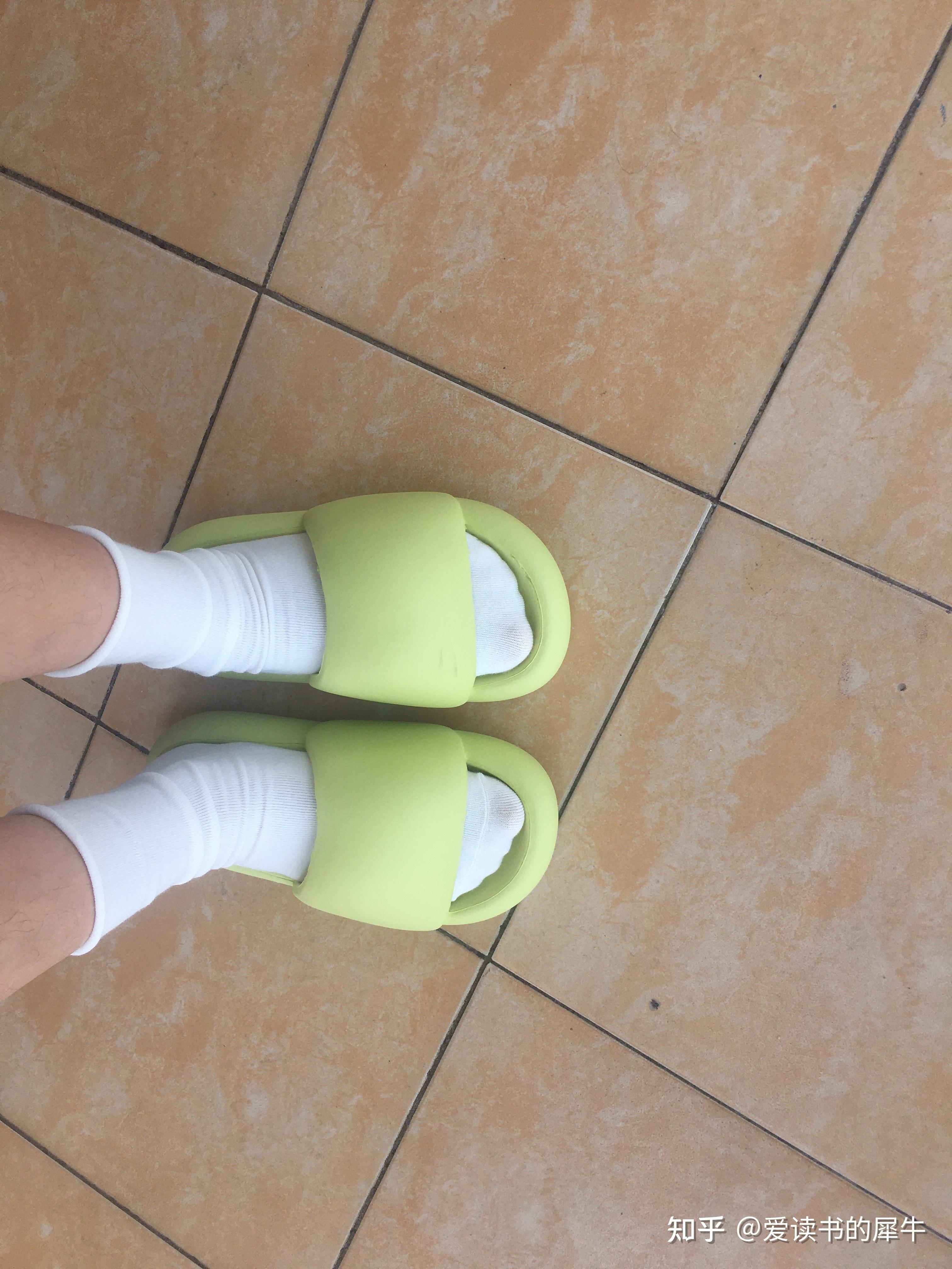 袜子配拖鞋这是什么新搭配 知乎