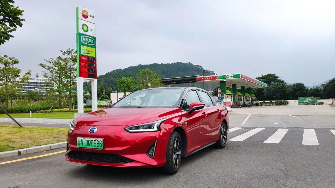 试驾iA5，广汽丰田首款纯电动轿车，续航510公里 - 知乎