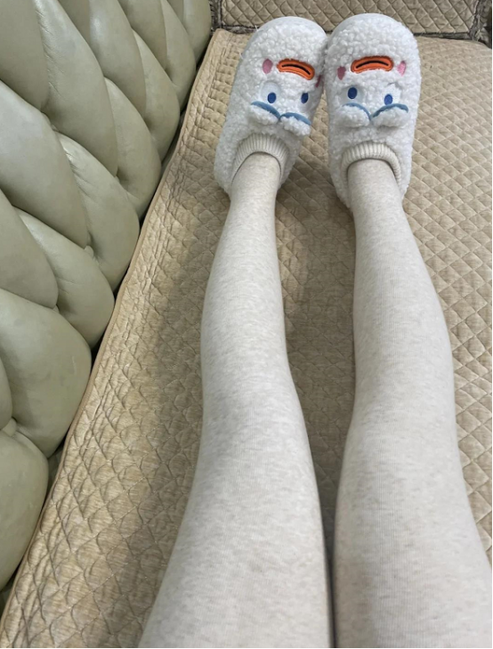 白色连裤袜适合搭配哪种裙子?