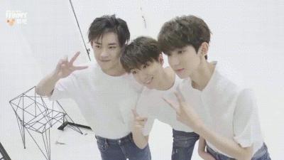 “三个人”到底是three people还是three persons？ - 知乎