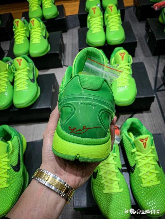 曼巴外形的nike科比zk6战靴发售 如加上已减配后跟zoom气垫更好 - 知乎