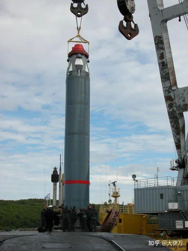 消息来的太突然！人类最大满排48000吨的俄“台风”级核潜艇退役，一代传奇终结！ - 知乎