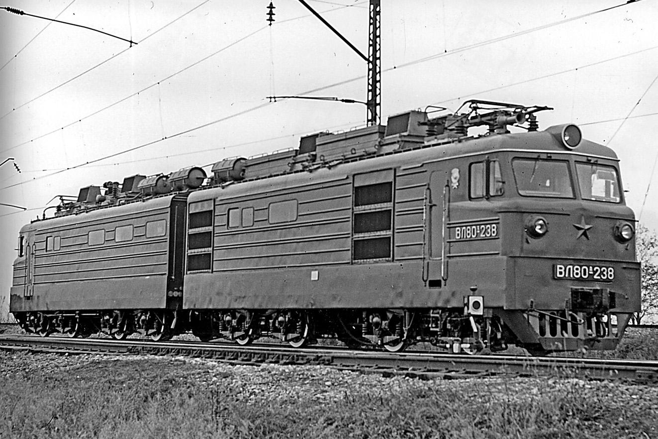 【铁道科普】来自卢甘斯克的“柳德米拉”——TE109型（德国铁路232型）内燃机车（上篇） - 知乎