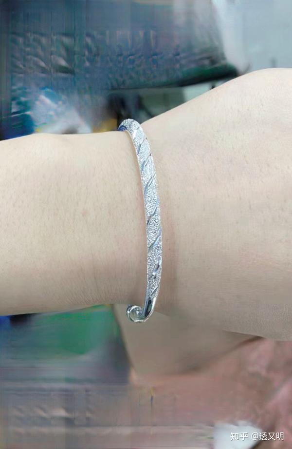 请问银的925 990 999 三者有什么区别？我想买一个银手镯买哪种材质的比较好啊？