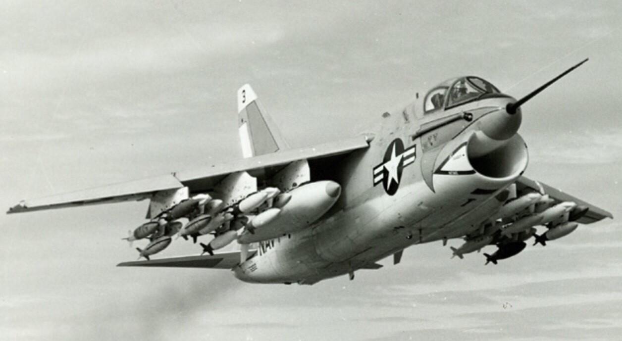 记忆中的战斗机7|A-7海盗Ⅱ - 知乎