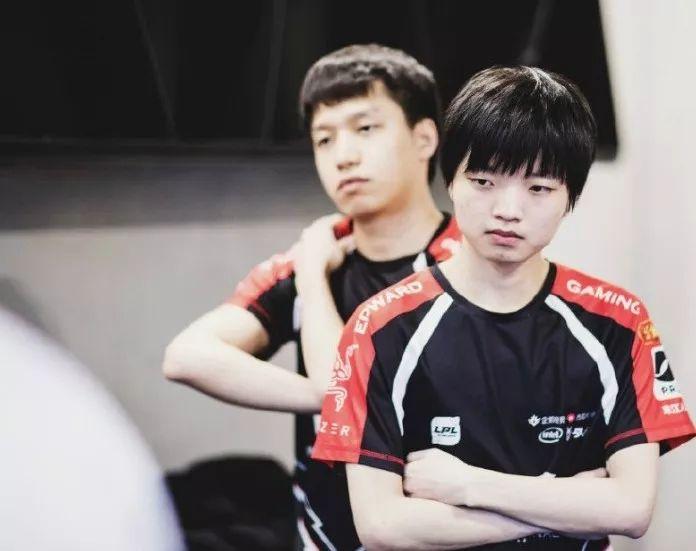 LOL网友热议iBoy被高估，想秀却总暴毙，已经不配和JKL齐名？ - 知乎