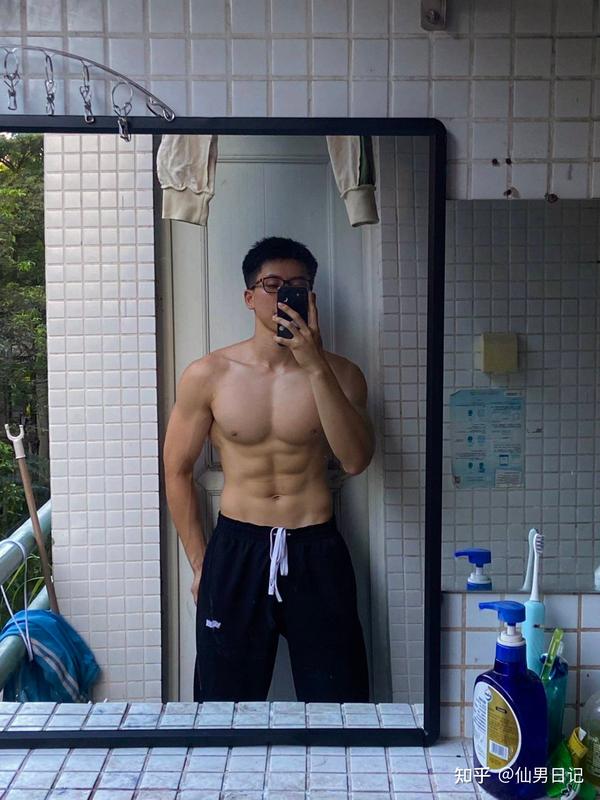 184cm广东男大学生，这身材又硬又壮啊！ - 知乎