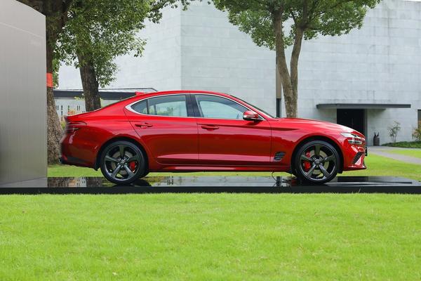 “小宾利”正式上市，配2.0T+8AT，24.98万起，比宝马3系更运动 - 知乎