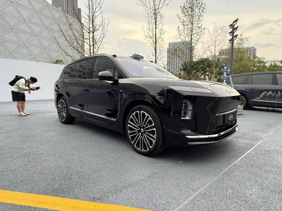 租电价30.88万元起，蔚来全新ES8预售：这次定价很听劝 - 知乎