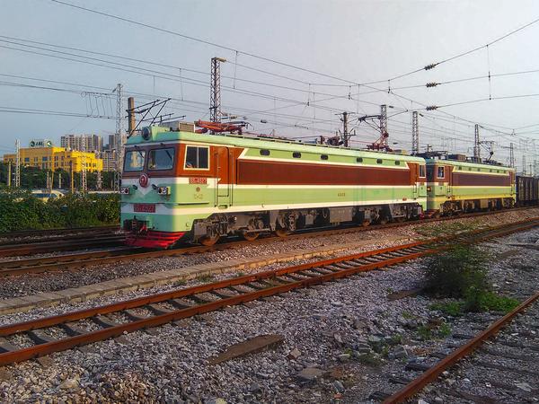 【科普】画风不同而殊途同归——浅谈SS3和小SS3B的重联插座 - 知乎