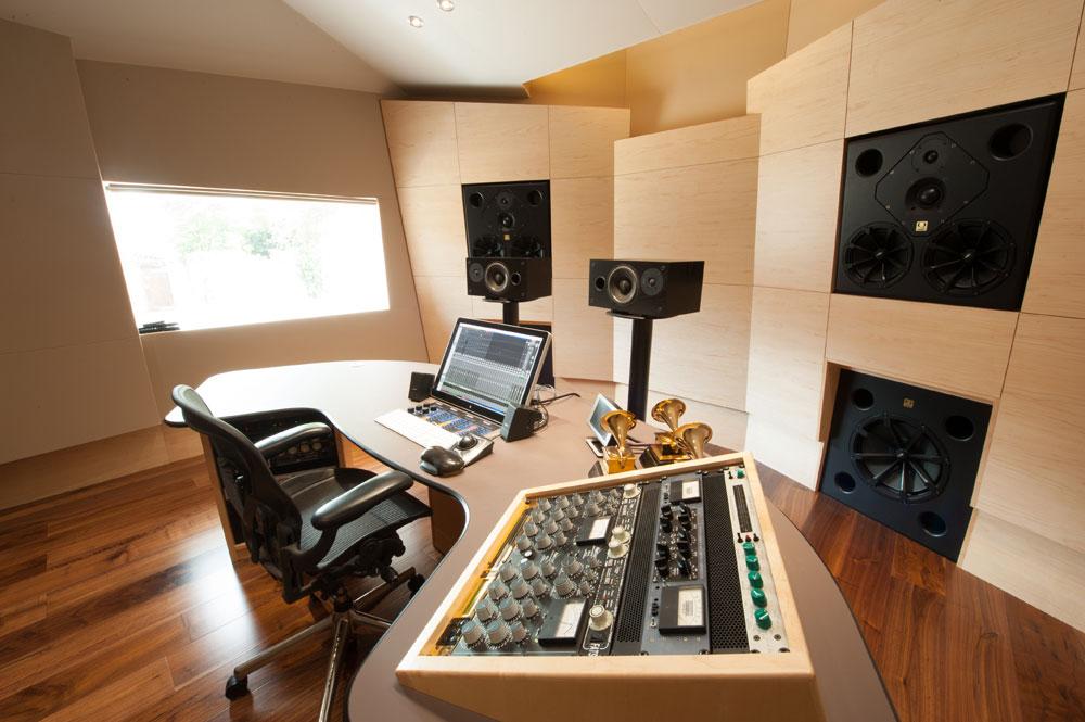 好莱坞录音师用的音箱里面长什么样子！QUESTED罗杰之声S8R监听音箱拆解 - 知乎