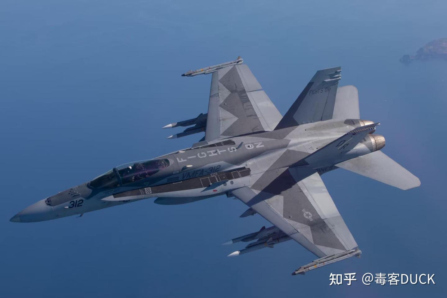 “猎鹰归巢”——双垂尾版教10登场，076两栖攻击舰的舰载机新成员 - 知乎