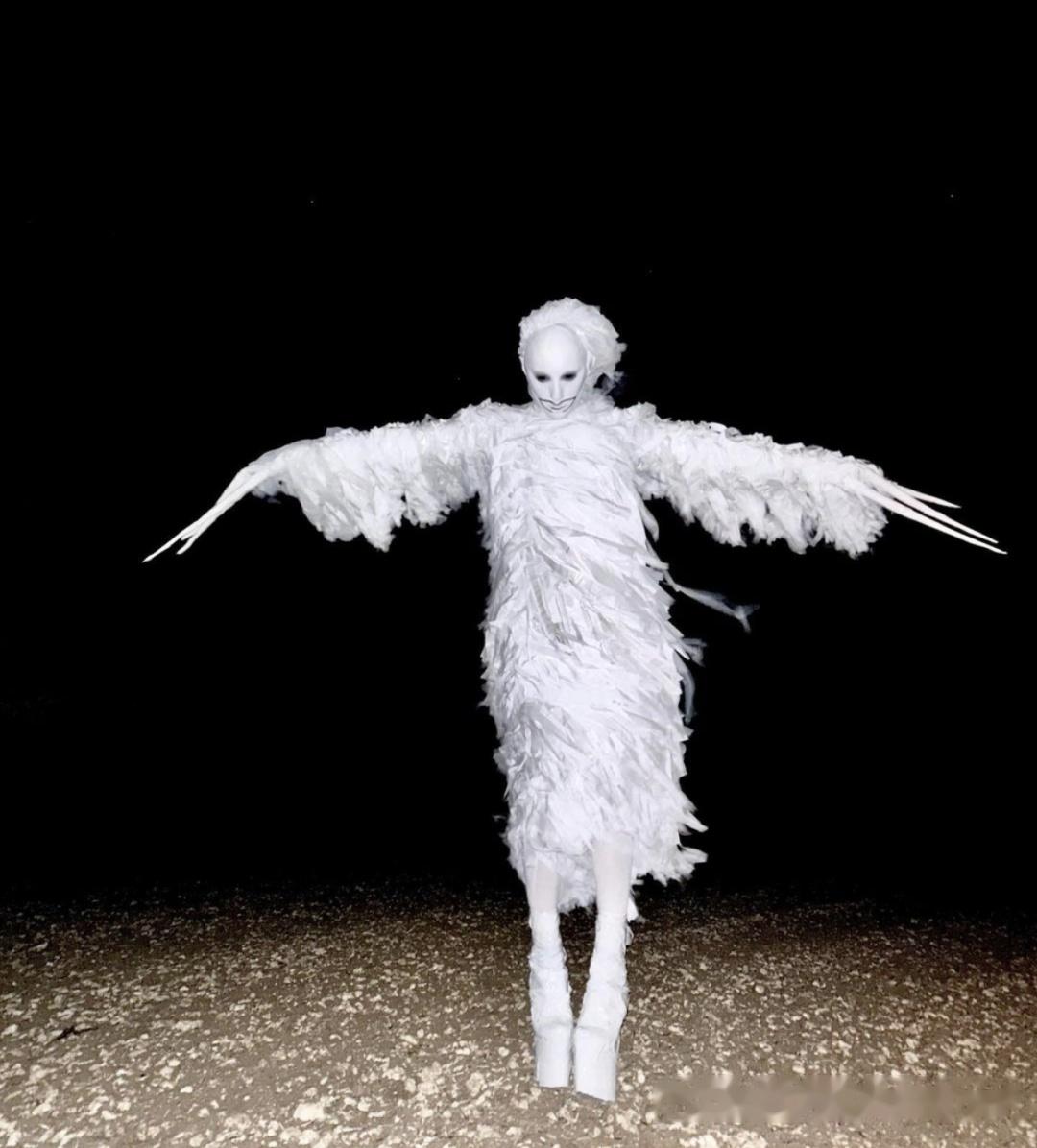 俄罗斯艺术家Gena Marvin，以伤痛创作挑衅性梦魇般的作品。 - 知乎