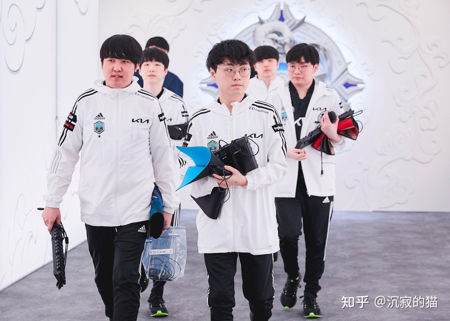 外媒记者全员看好DK击败T1晋级决赛：DK阵容更灵活，团战更出色 - 知乎