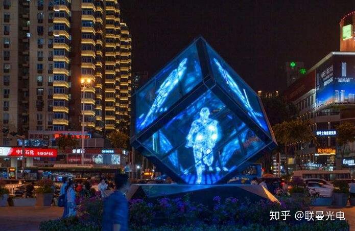 旋转魔方LED透明屏，不可方物的商业价值之美 - 知乎