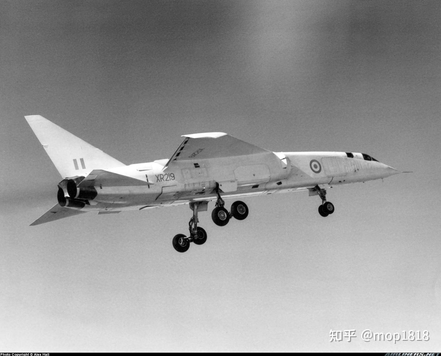 【转载：空翼网】TSR.2，被自己人击落的英国超音速核轰炸机 - 知乎