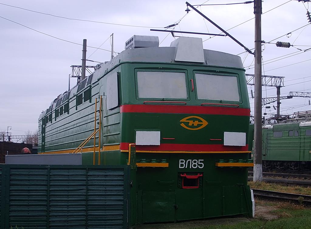 【科普】苏联铁道部功率最大的交—直传动电力机车——“公牛”VL85型电力机车 - 知乎