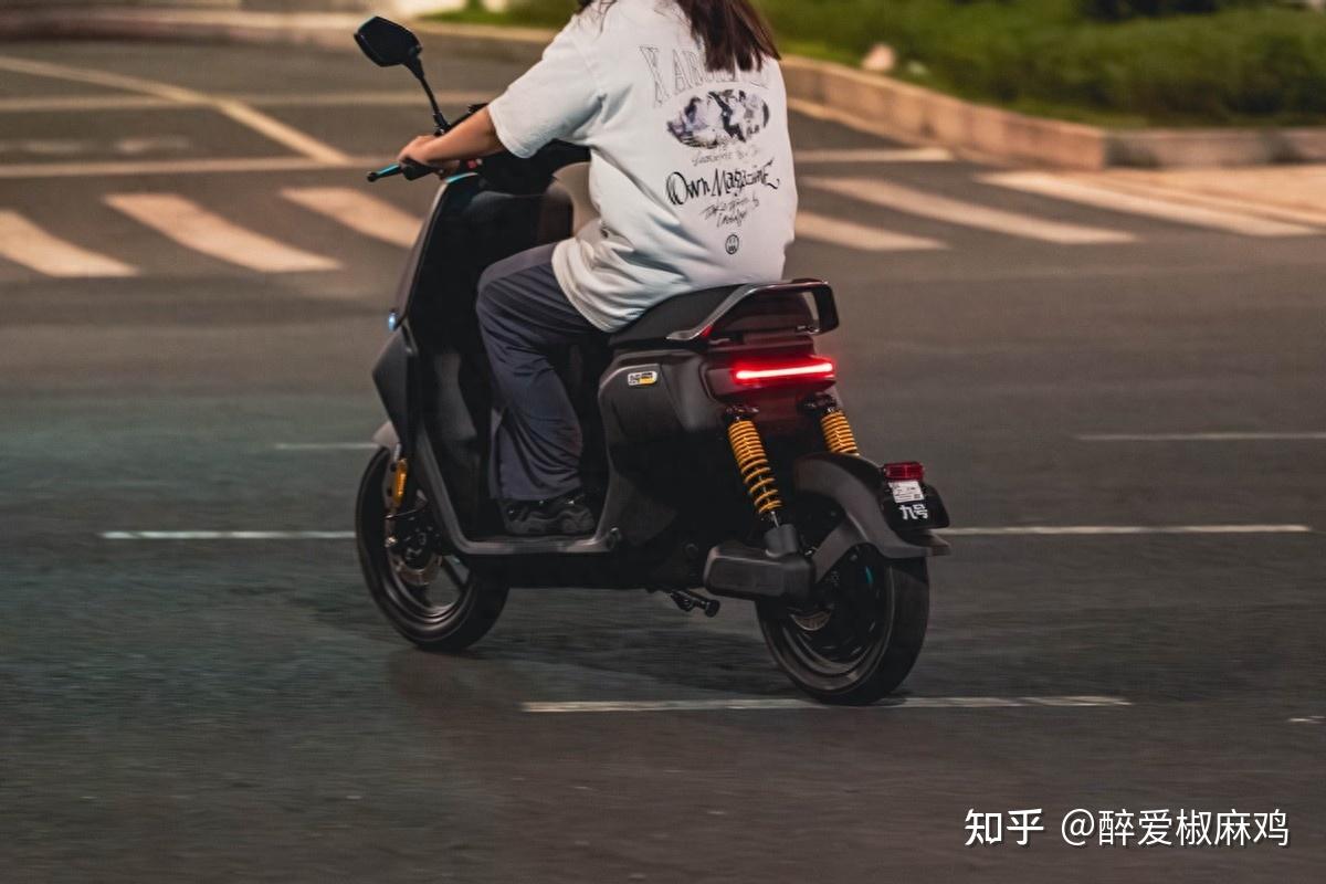 更帅更强更有诚意｜九号机械师Mmax110新国标电自天花板 - 知乎